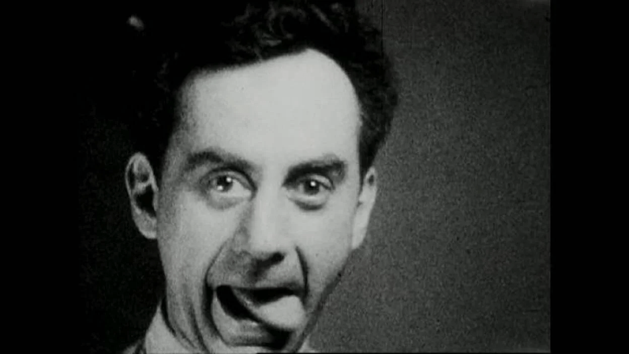 El arte de transformar lo cotidiano: La sorprendente muestra de Man Ray ...